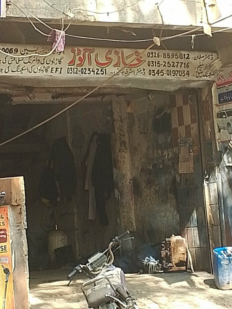 Satış ofisi Ghazi Autos, Karaçi, foto