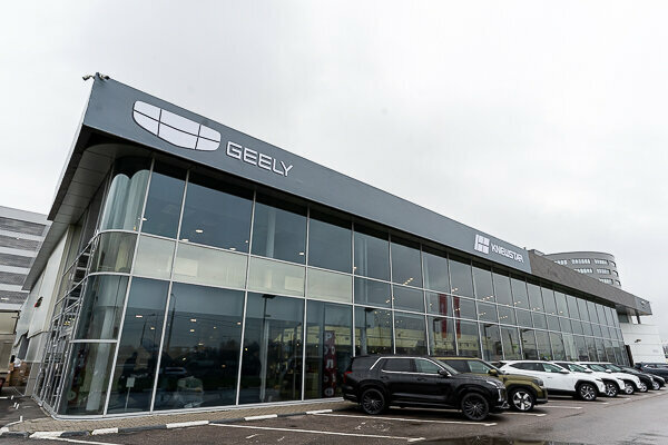 Otomobil satış galerileri Geely Рольф Октябрьская, Saint‑Petersburg, foto