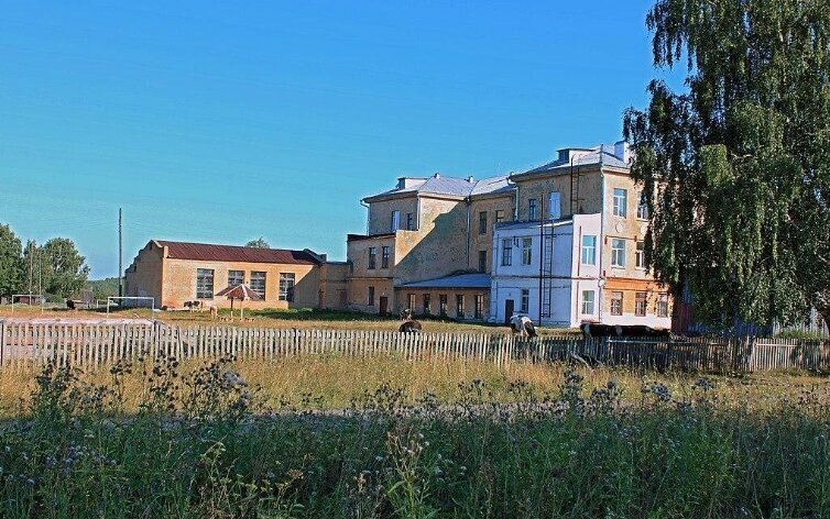 Ortaokul Mbou Srednyaya obshcheobrazovatelnaya shkola № 20, Sverdlovskaya oblastı, foto