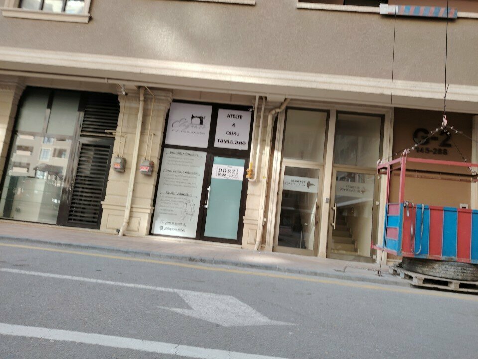 Kıyafet tamiri Dərzi, Bakü, foto