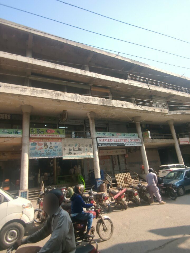 Otomobil servisi S a Engineering Works, Lahor, foto