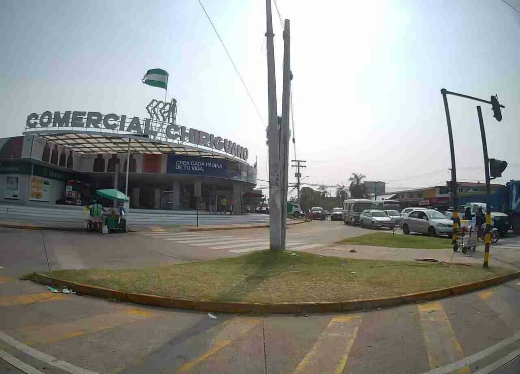 Alışveriş merkezleri Comercial Chiriguano Express, Santa‑Krus, foto