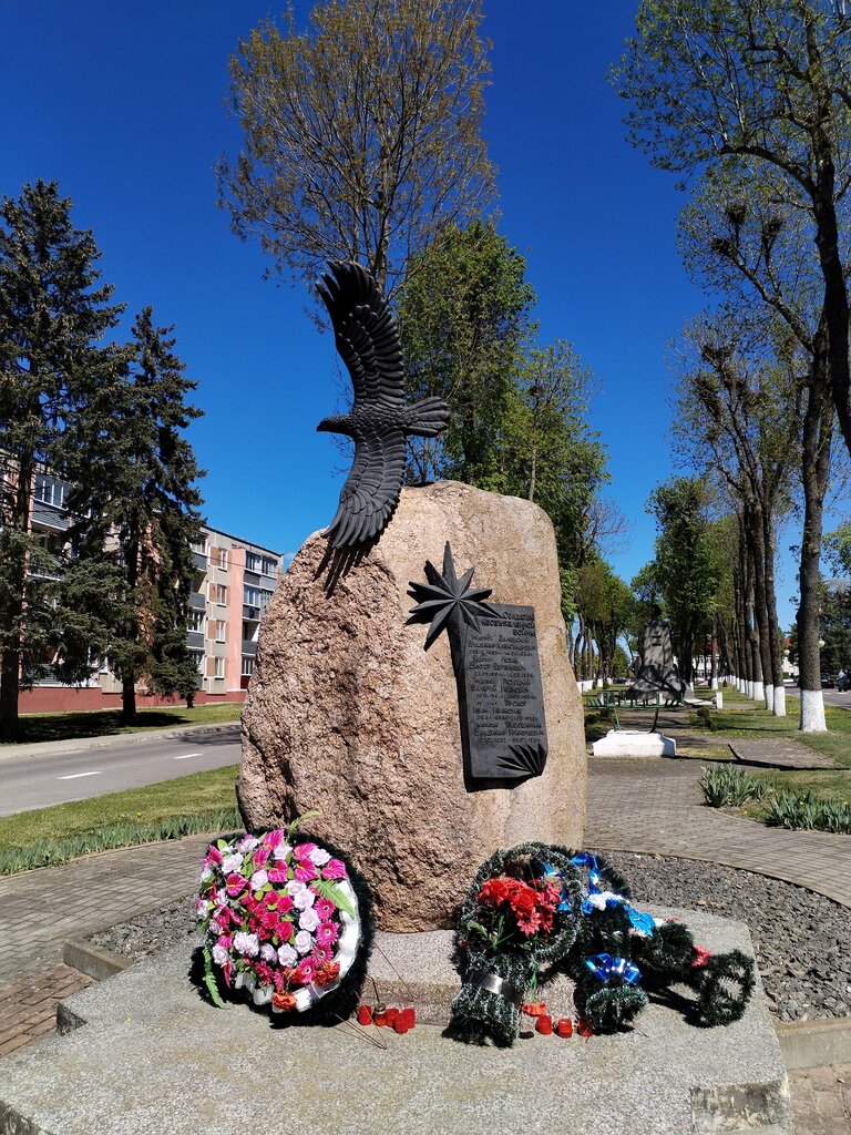 Anıt, heykel Погибшим воинам-интернационалистам, Svisloç, foto