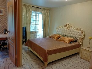 Апартаменты на Октябрьской (Oktyabrskaya ulitsa No:26А, Serpukhov), otel  Serpuhov'dan
