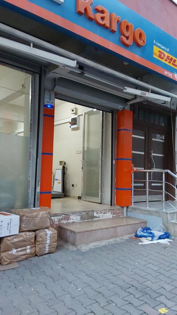 Kargo firmaları DHL Ecommerce, İstanbul, foto