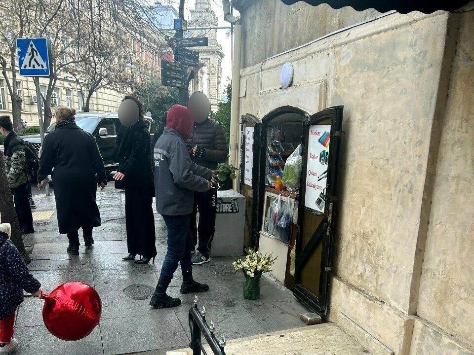 Su satışı Kiosk, Bakü, foto