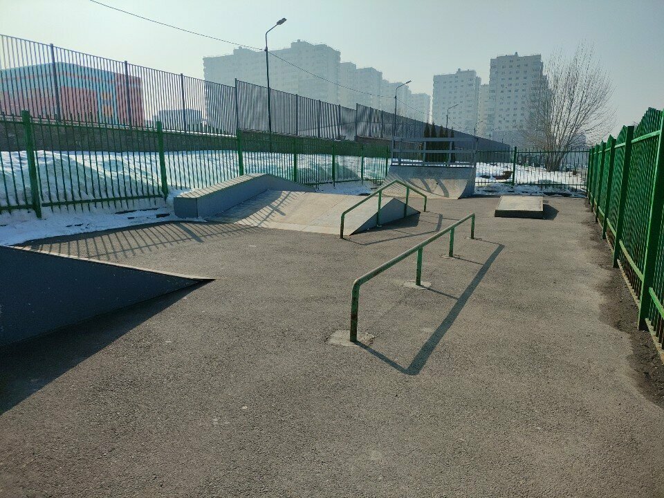 Kaykay parkı Skate Park, Almatı, foto