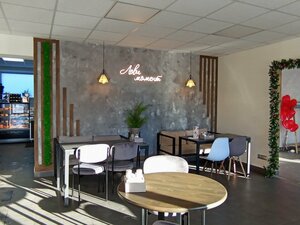 Vkusno Prosto (ulitsa Yunykh Pionerov No:38к3), kafe  Krasnoye Selo'dan