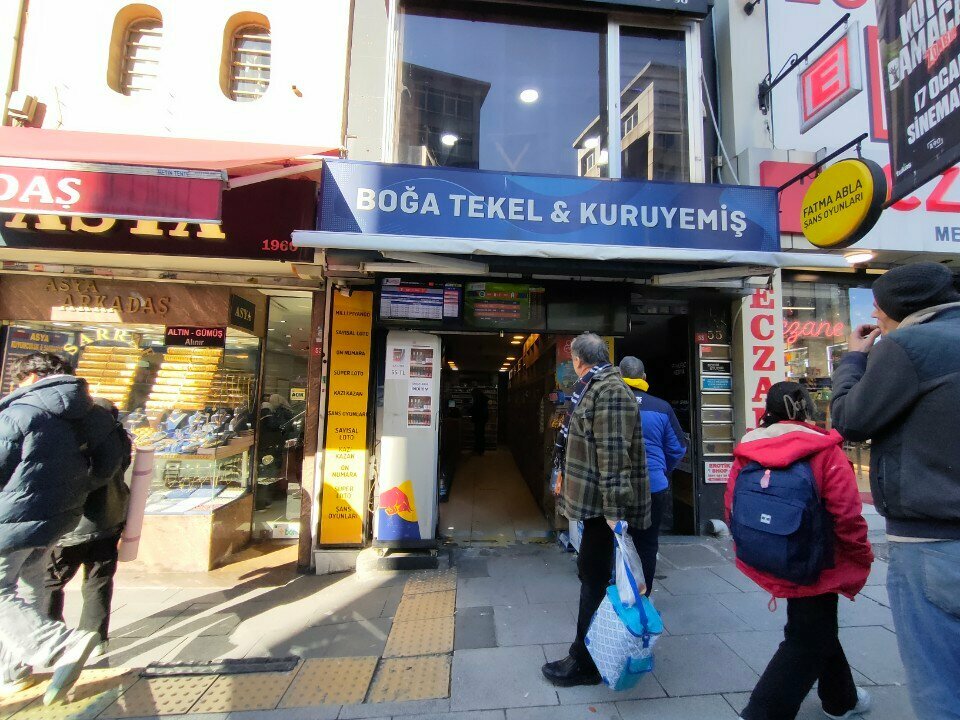 Alkollü içecekler Boğa Tekel & Kuruyemiş, İstanbul, foto