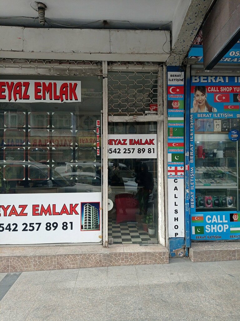 Emlak ofisi Beyaz Emlak, İstanbul, foto
