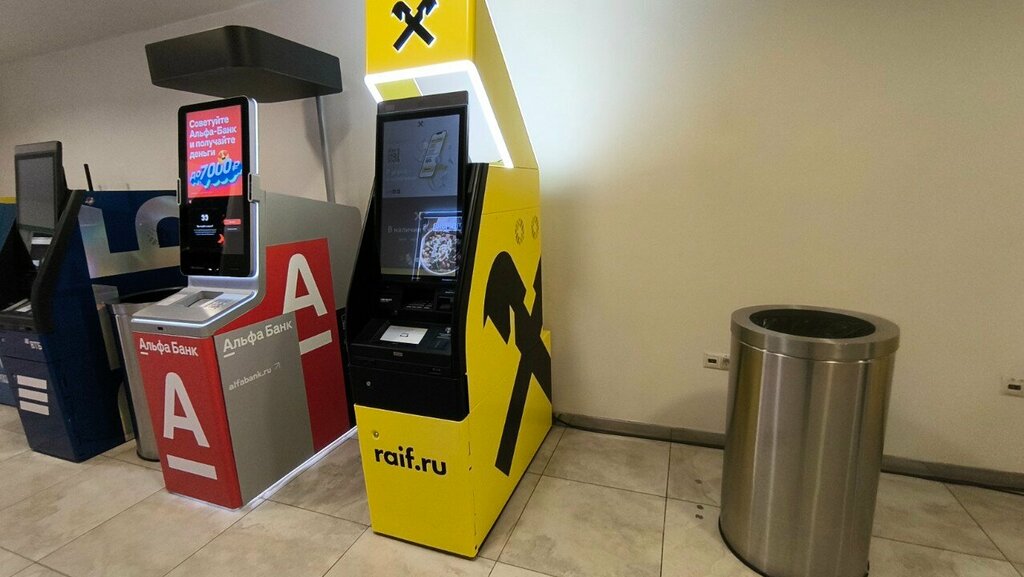 ATM'ler Raiffeisenbank, Yaroslavl, foto