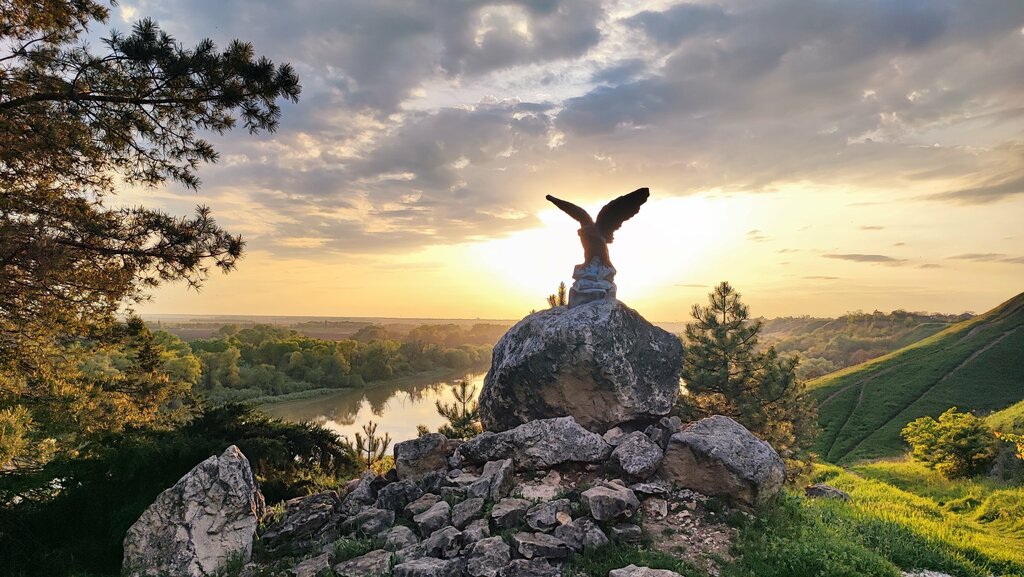 Park, sokak heykeli Eagle, Ust‑Labinsk, foto