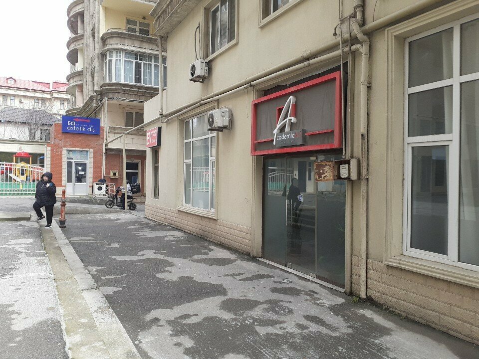 Sanat okulları Academic Art by Coshgun İsmayilov, Bakü, foto