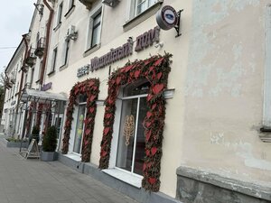 Мидийный дом (Maksima Gorkogo Street No:10), kafe  Pskov'dan