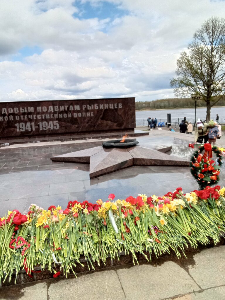 Anıt, heykel Вечный огонь, Rybinsk, foto
