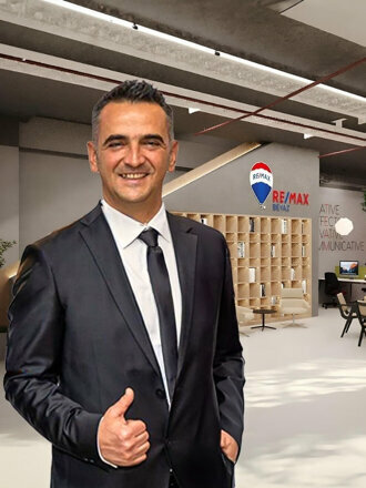Emlak ofisi Remax Beyaz Selma Kartal, Bursa, foto