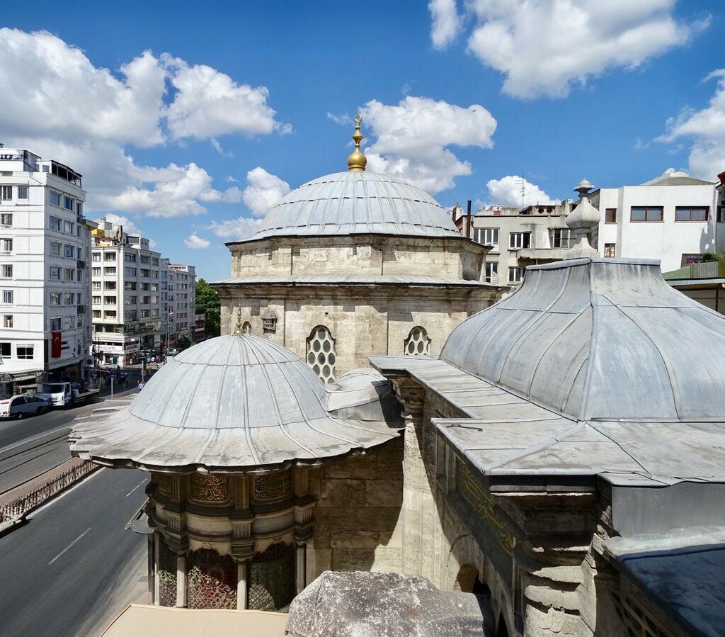 Müzeler ve sanat galerileri 3. Mustafa Türbesi, İstanbul, foto