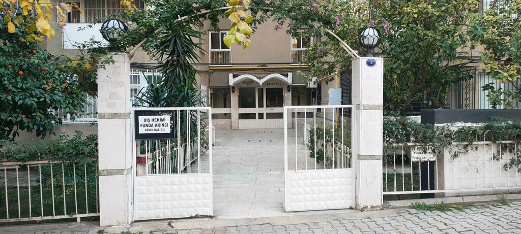 Özel ağız ve diş sağlığı klinikleri ve muayenehaneleri Diş Hekimi Funda Akıncı, İzmir, foto