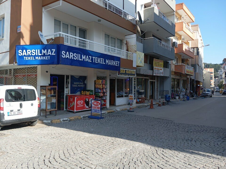 Emlak ofisi Büyük Emlak Ofisi, İzmir, foto