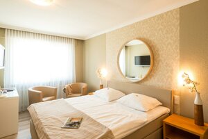 Hotel Ahrbella (Hauptstraße No:45, Bad Neuenahr-Ahrweiler), otel  Bad Neuenahr‑Ahrweiler'dan