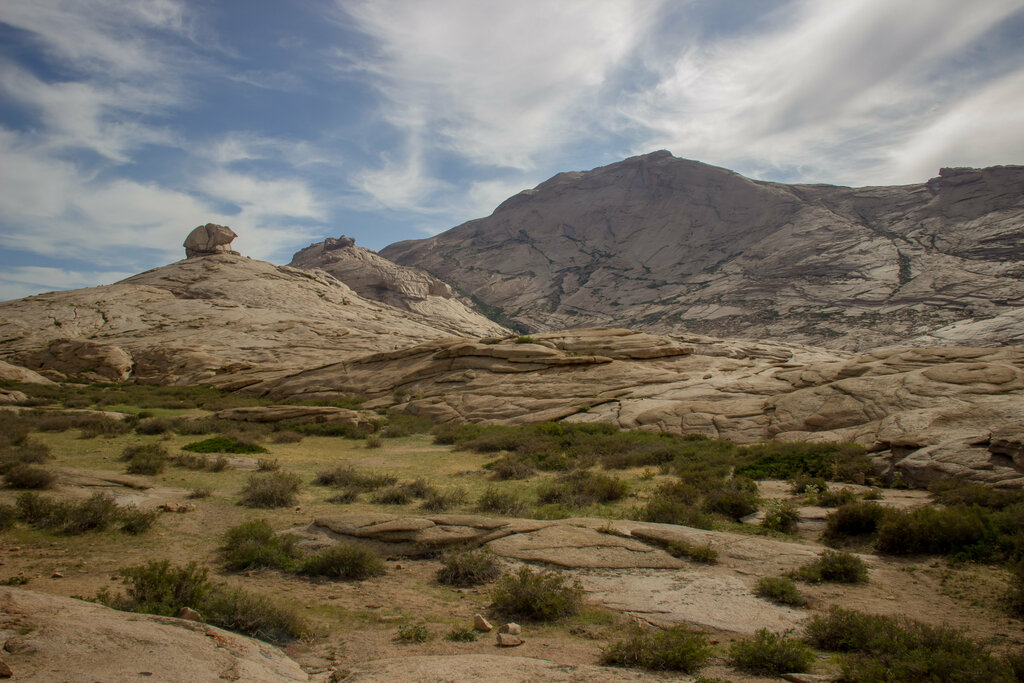 Turistik yerler Mushroom Rock, Karağandı eyaleti, foto