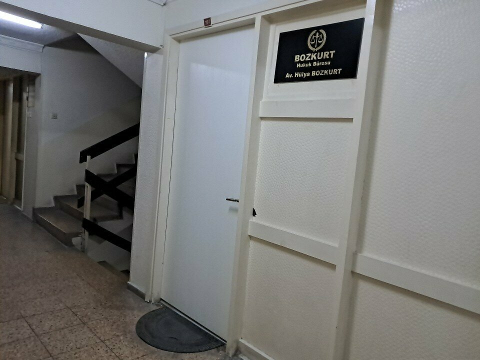 Avukatlar AV. Hülya Bozkurt, İzmir, foto