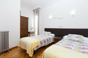 Hostal Hispano Gran Vía (Comunidad Autónoma de Castilla-La Mancha, Toledo, Calle C), otel  Madrid'den