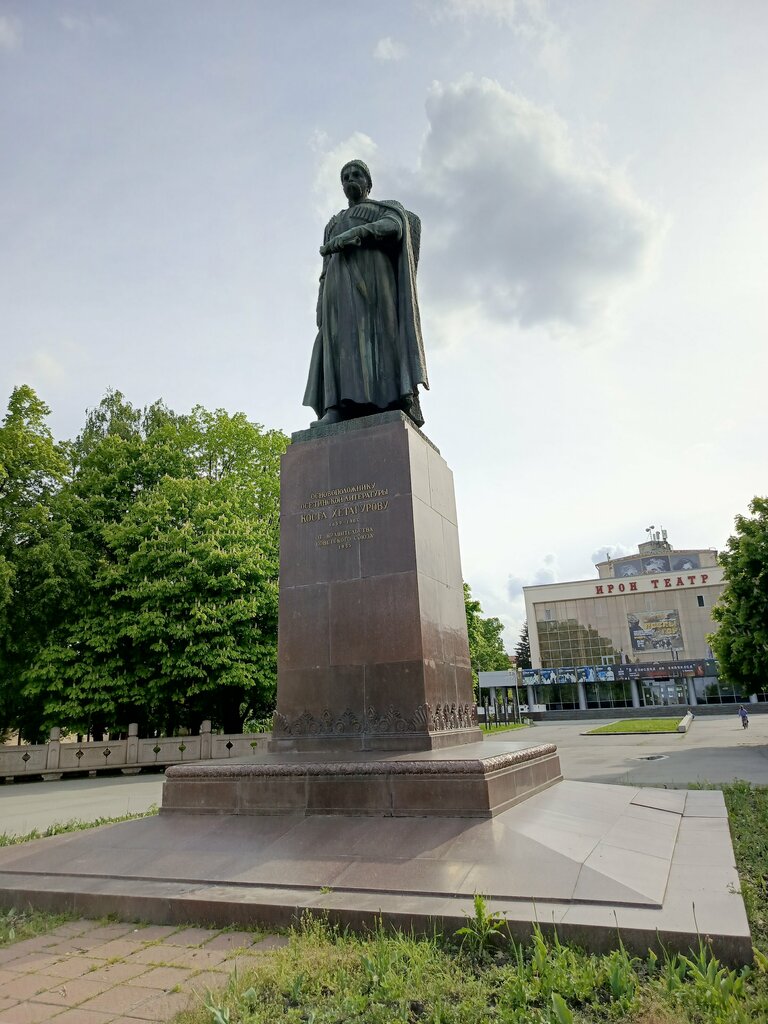 Anıt, heykel Коста Леванович Хетагуров, Vladikavkaz, foto