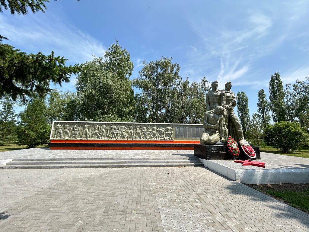 Anıt, heykel Памяти павших в годы Великой Отечественной войны, Saratovskaya oblastı, foto