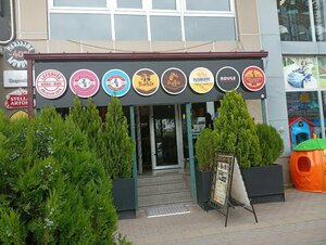 Creatoria Pub (Zhiuli Shartava Avenue No:22), bar  Batum'dan