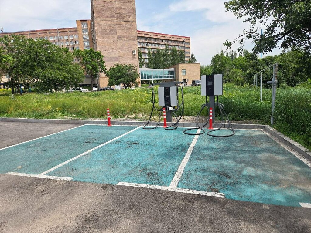 Elektrikli oto şarj istasyonları Amperion, Erivan, foto