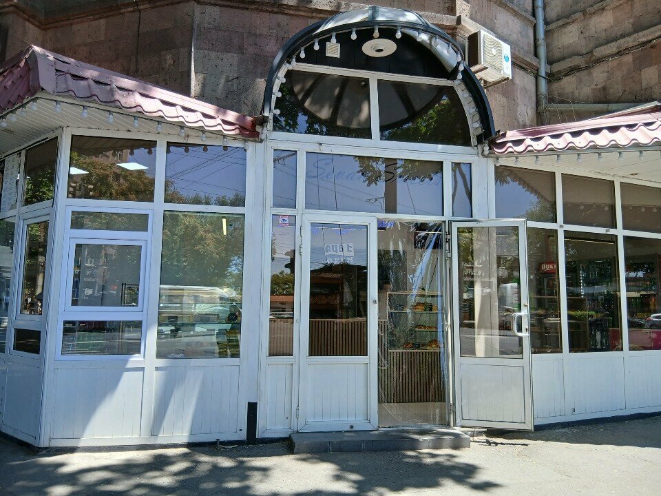 Pasta, şekerleme ve tatlı Sevan Sweets, Erivan, foto