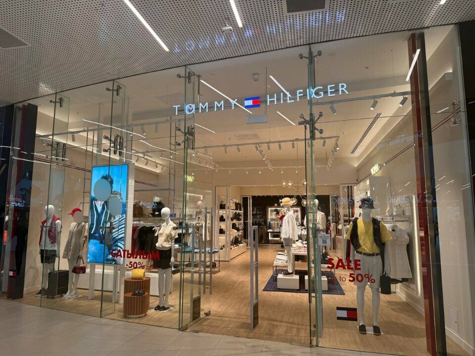 Giyim mağazası Tommy Hilfiger, Çimkent (Şımkent), foto