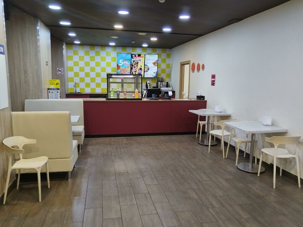Pizzacılar Domino Pizza, Moskova, foto