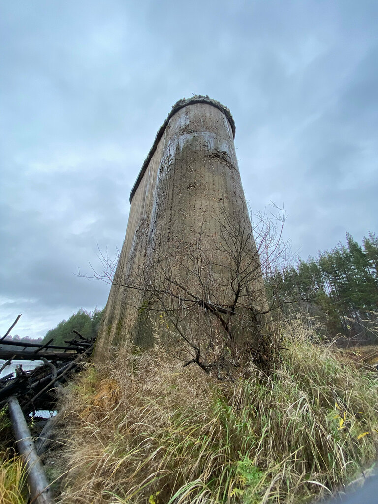 Unutulmaz olayların yeri Опора моста узкоколейной железной дороги, Nijegorodskaya oblastı, foto