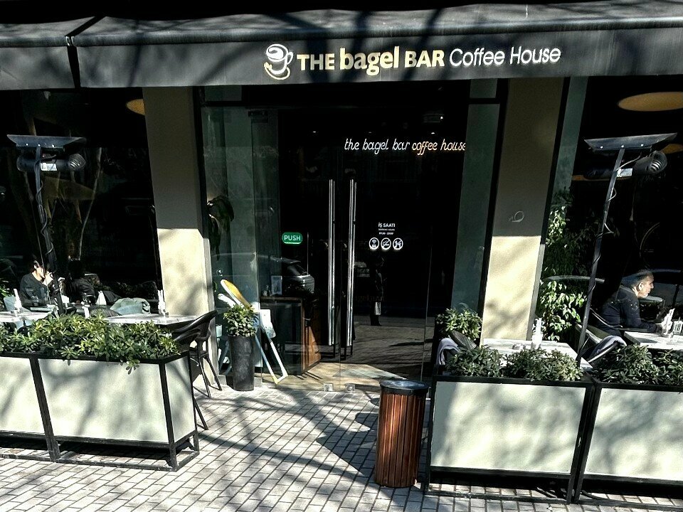 Kahve dükkanları The Bagel bar, Bakü, foto