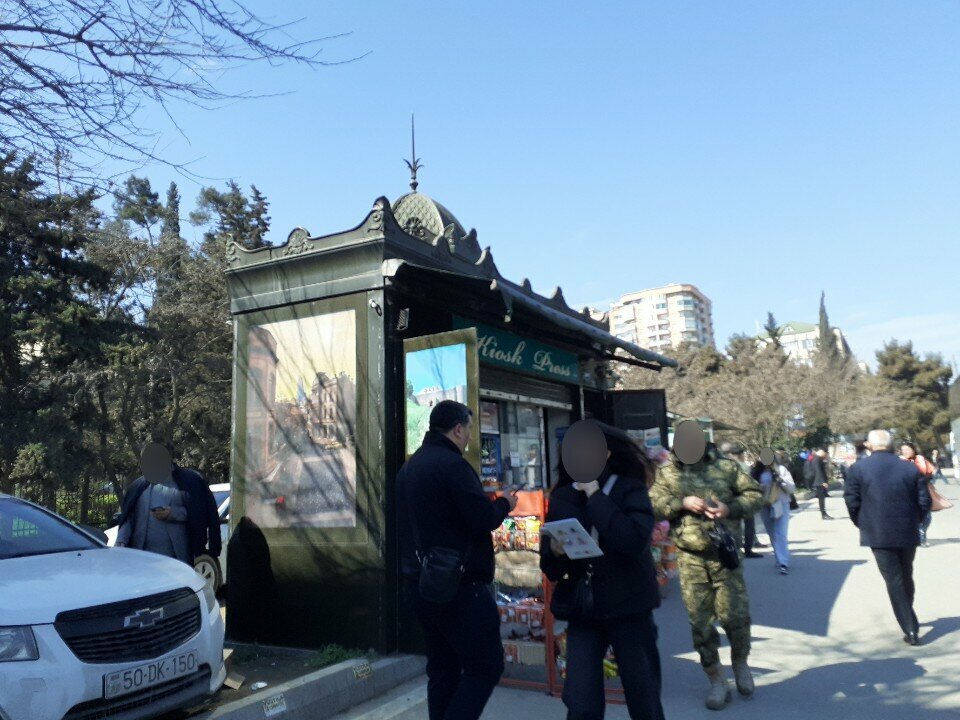Gazete bayi Kiosk Press, Bakü, foto