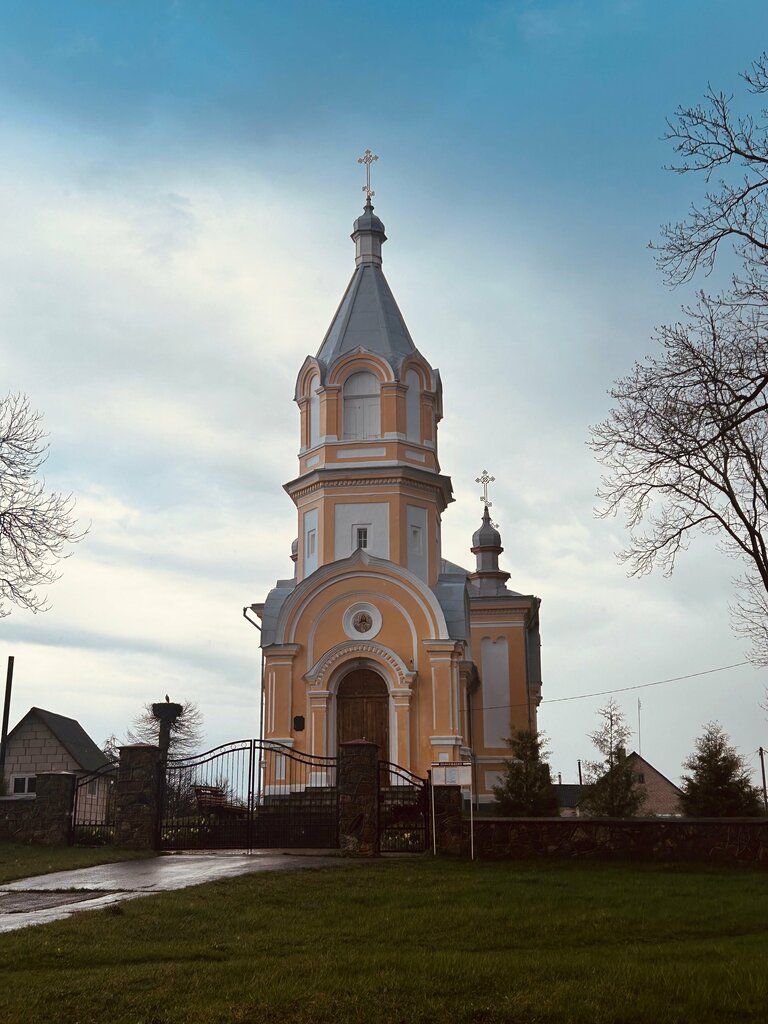 Ortodoks kiliseleri Saints Peter and Paul Orthodox church in Vienzaviec, Grodnenskaya oblastı, foto