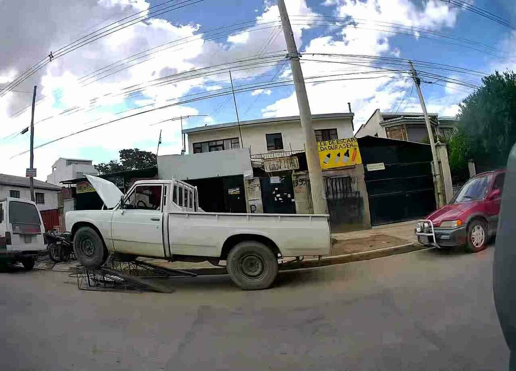 Otomobil servisi Fenix Workshop, Cochabamba, foto