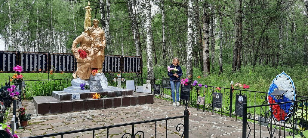 Anıt, heykel Братская могила, Kalujskaya oblastı, foto