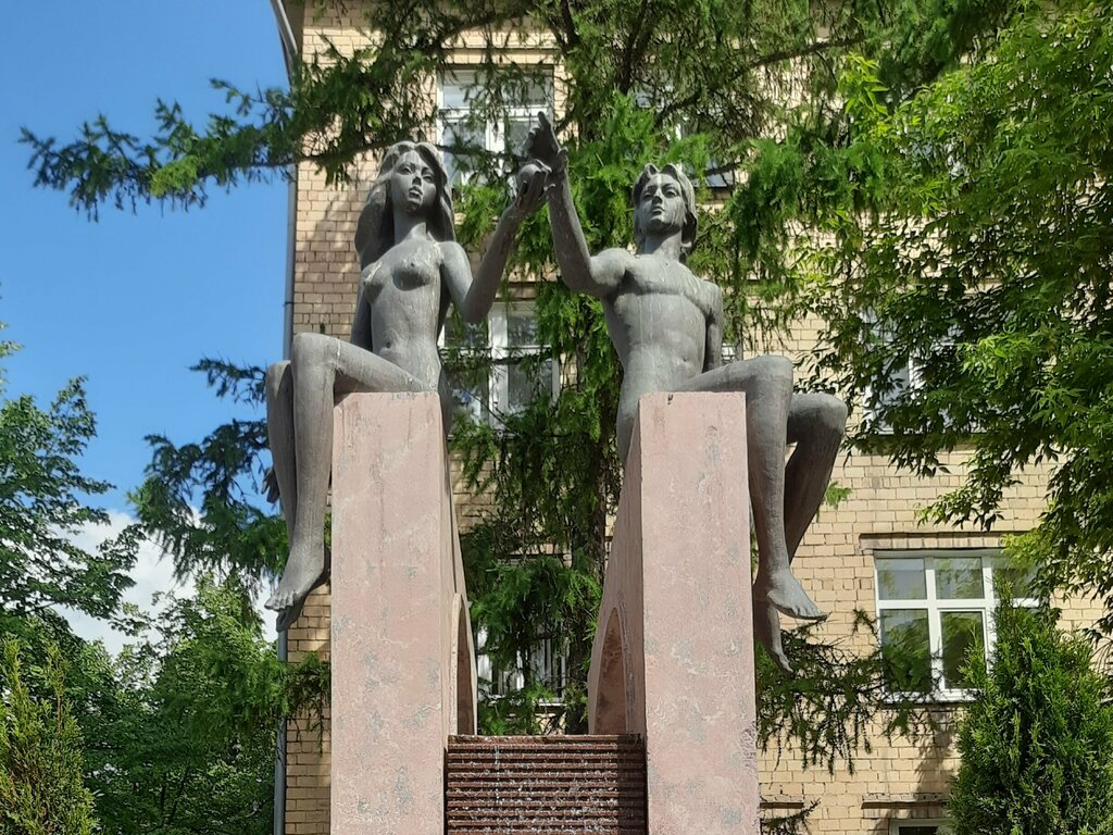 Park, sokak heykeli Адам и Ева, Krasnoyarsk, foto