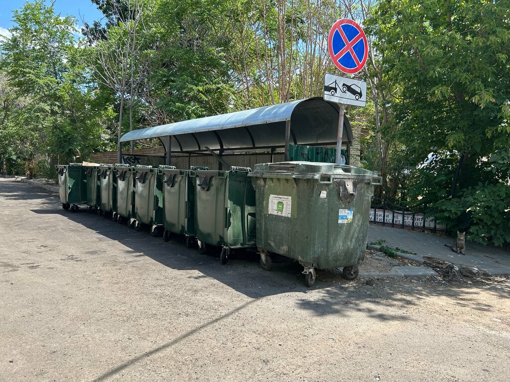 Çöp alanları Trash and garbage disposal area, Astrahan, foto