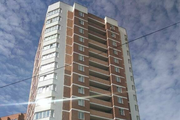 Konut blokları Dom po ul. Elektrikov, Yekaterinburg, foto