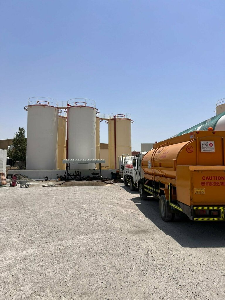 Petrol ürünleri üreticileri Dozanda Fuel, Dubai, foto