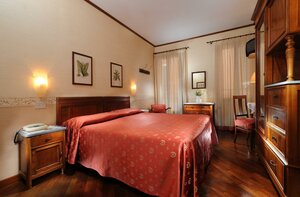 Hotel La Calcina (Venice, Fondamenta Zattere ai Gesuati, Dorsoduro 780), otel  Venedik'ten