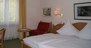 Restaurant at Keller Hotel (Siegener Straße No:33, Kreuztal), otel  Kreuztal'dan
