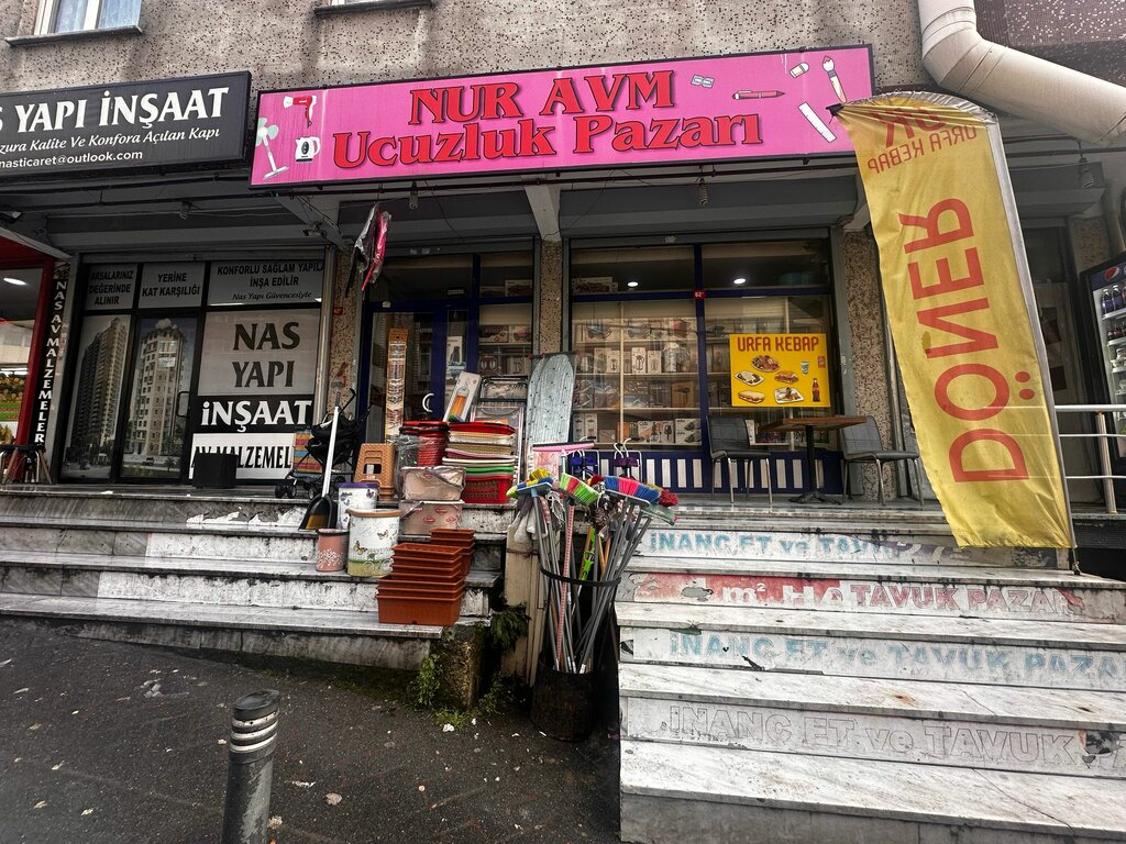 Ucuzluk mağazası Nur Avm Ucuzluk Pazarı, İstanbul, foto
