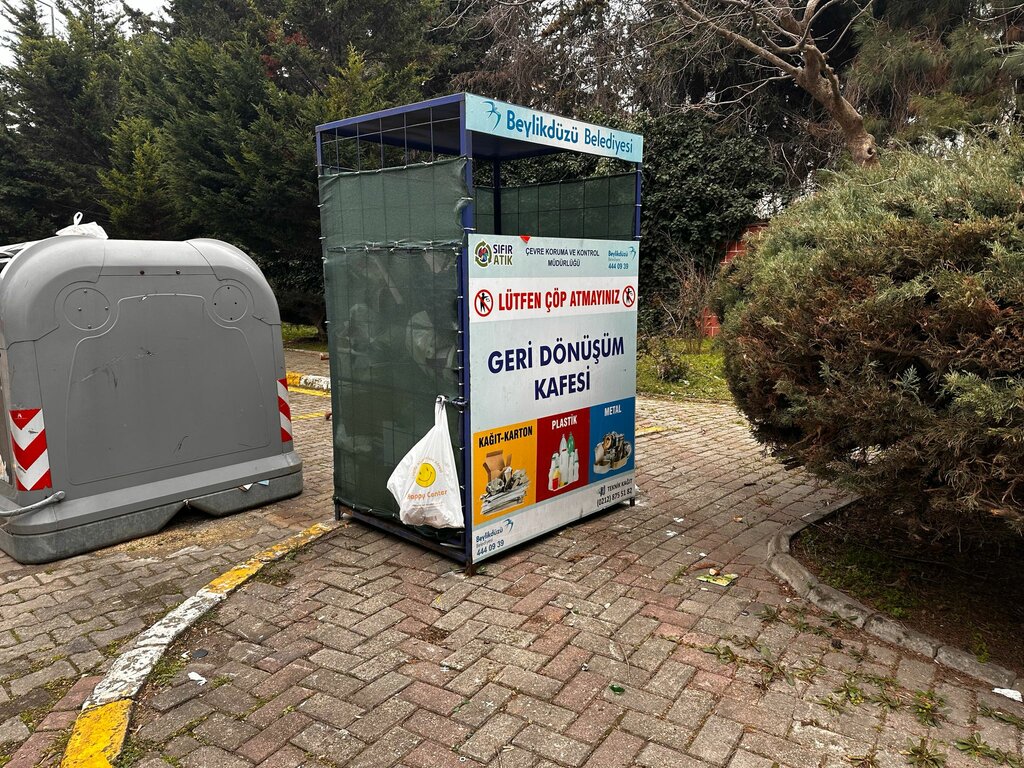 Geri dönüşüm maddeleri Geri Dönüşüm Kafesi, İstanbul, foto