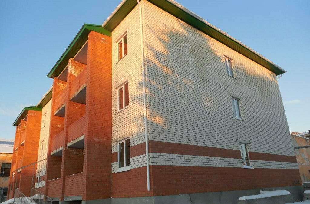 Konut blokları На ул. Михайловской, 74, Şadrinsk, foto