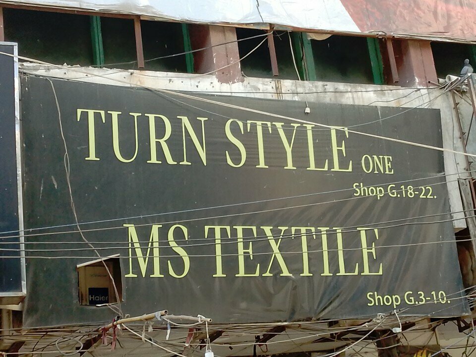 Giyim mağazası Turn style one Ms textile, Karaçi, foto